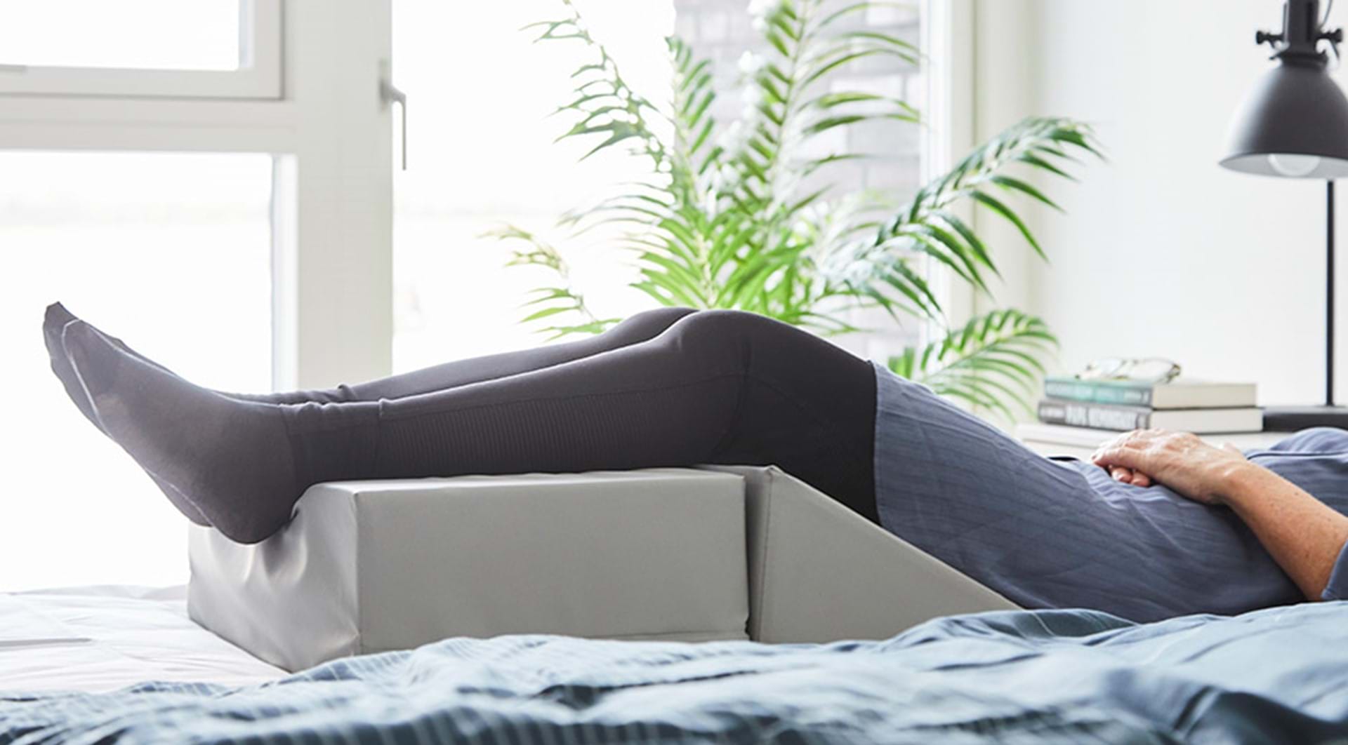 pad-high-og-wedge-understøttelse-af-ben-i-rygleje | DHG